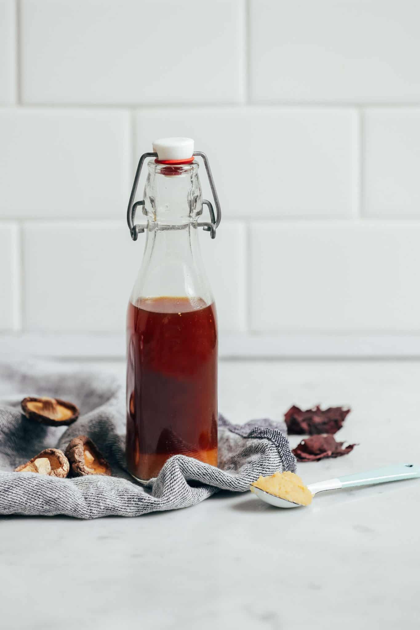 10 Tasty Vegan Fish Sauce Substitutes and Alternatives
