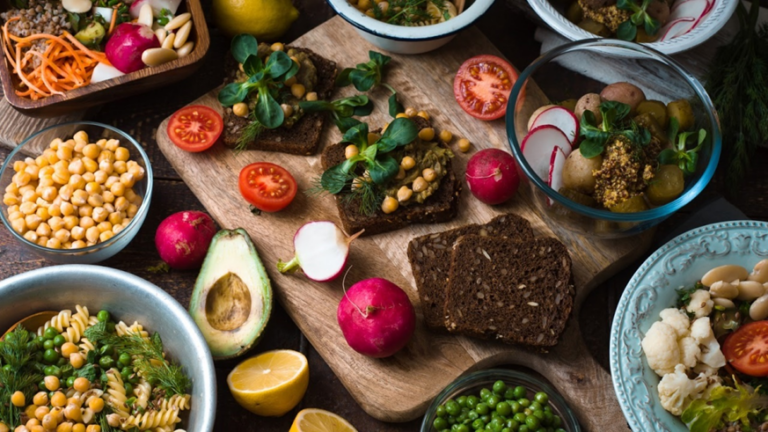 Vegan vs Vegetarian Diet: A Guide to Eating a Balanced Diet