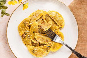 25 Different Types of Pasta (Raw & Prepared Pasta Pictures)